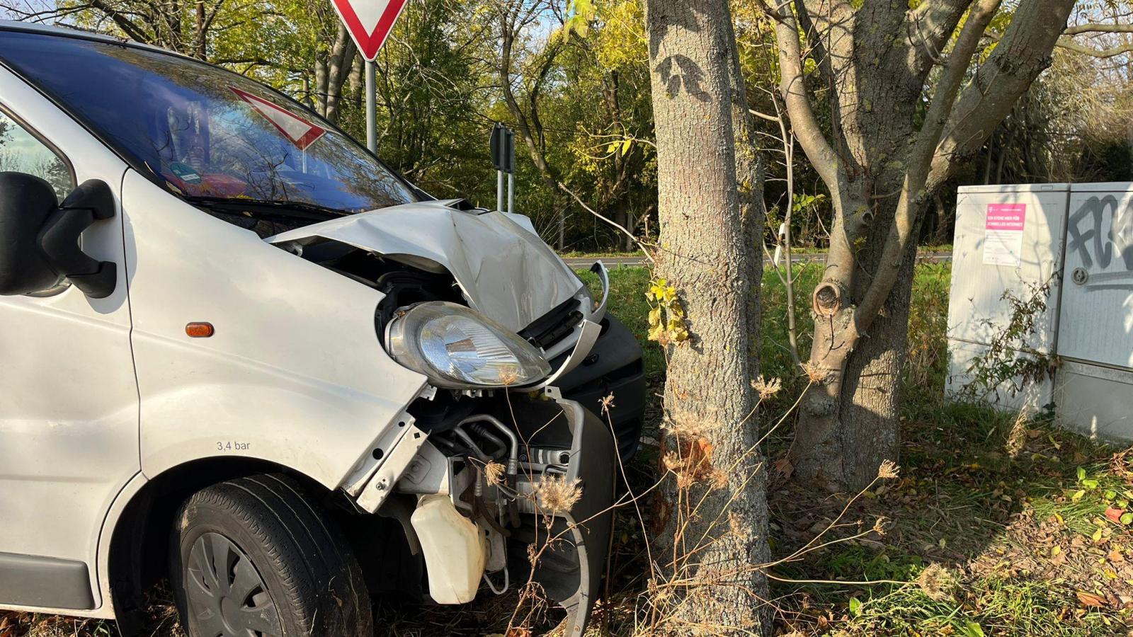 Verunfallter Transporter gibt Rätsel auf | Taucha kompakt