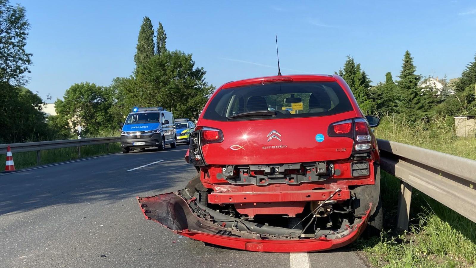 Zwei Unfälle hintereinander: Stau auf B87 und im Stadtgebiet | Taucha kompakt