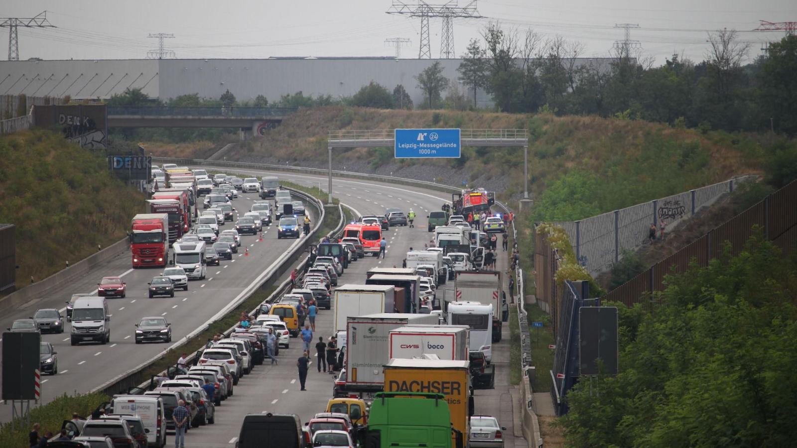 A 14: Lange Staus nach Unfall zwischen Taucha und Messegelände | Taucha kompakt