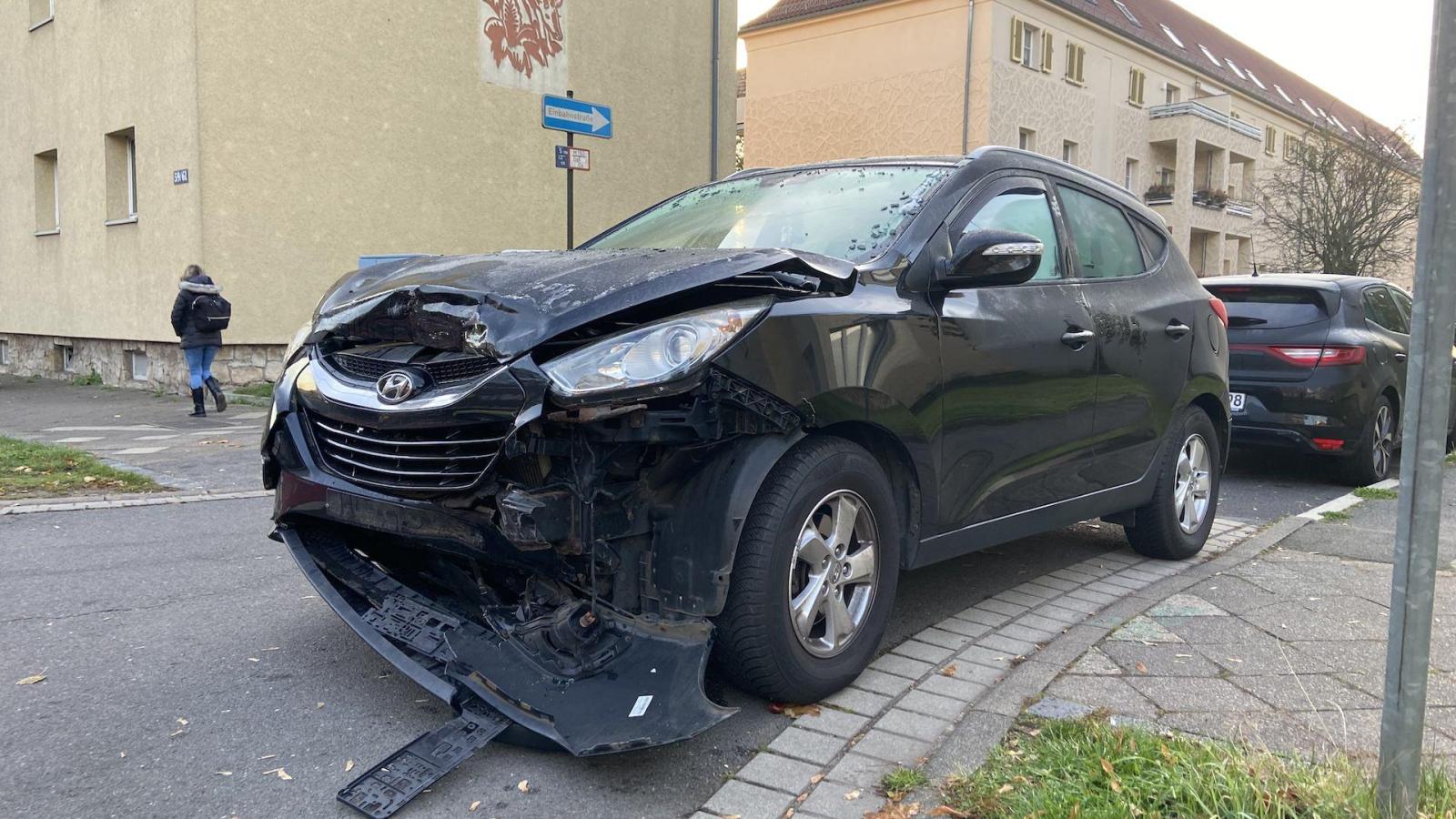 Unfall zwischen zwei PKW am Morgen | Taucha kompakt